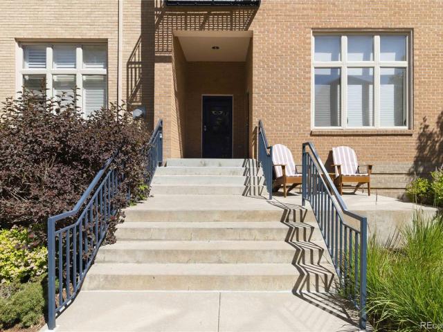 220 Roslyn Street # 710