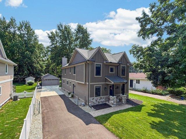220 Red Oak Ln, Rochester Hills, MI 48307