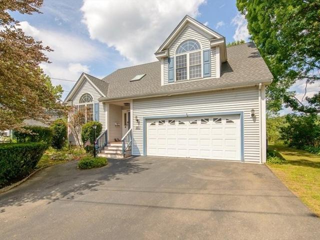 220 River Rd, Lowell, MA 01852