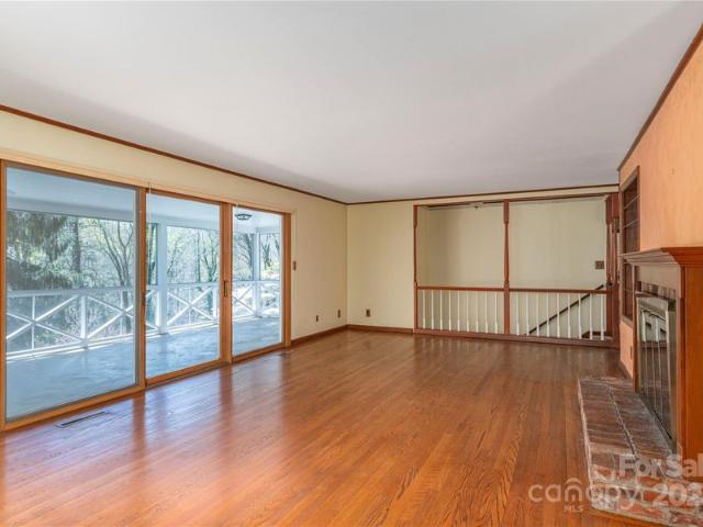 220 Ridge Rd, Waynesville, NC