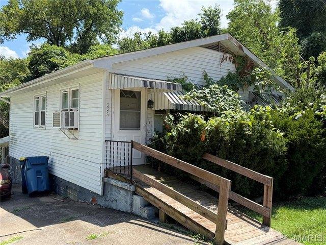 220 W 4th St, Edwardsville, IL 62025