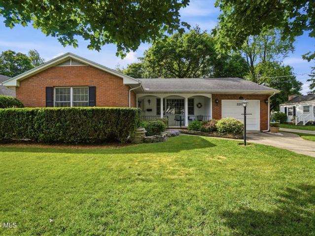 220 W 5th St, Perrysburg, OH 43551