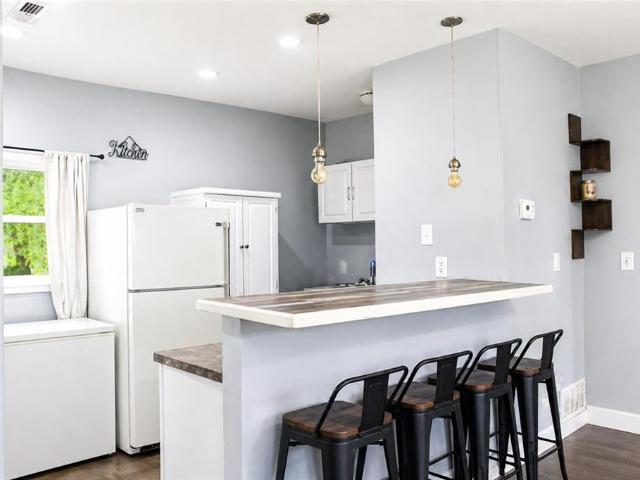 220 W 6th Street