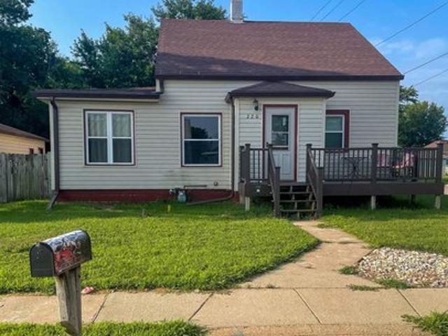 220 W 26th St, South Sioux City, NE 68776
