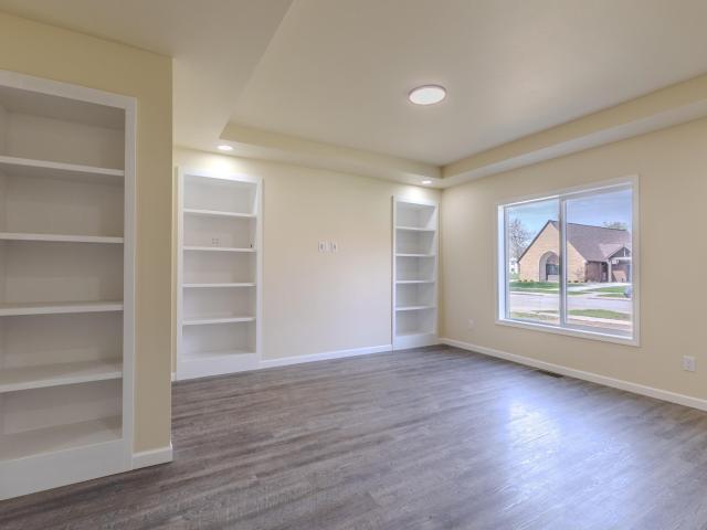 220 W 3rd St