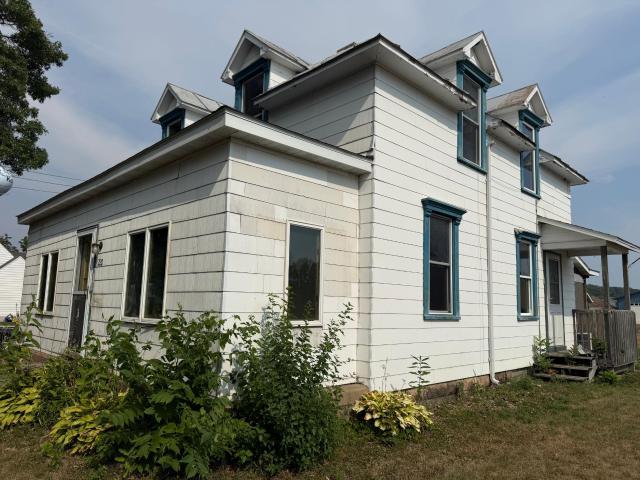 220 W Winona Avenue