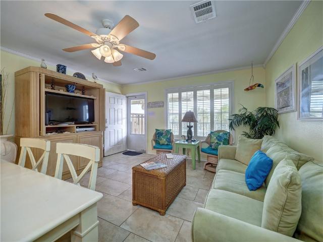 220 W Avenue F 1B