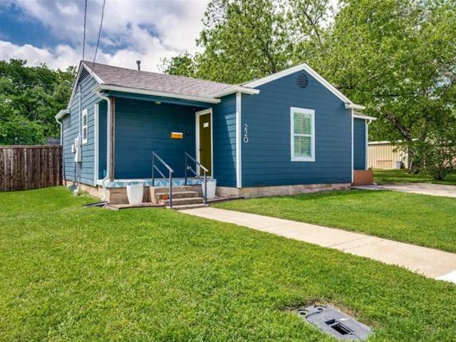 220 W College St, Lewisville, TX 75057