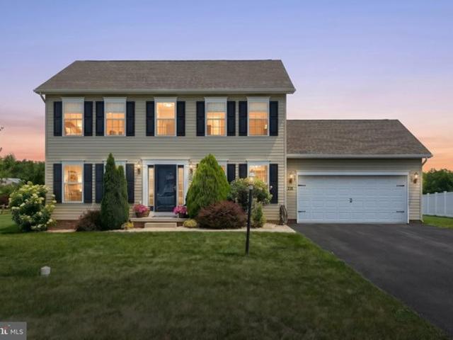 220 W Crest View Ln, Gettysburg, PA 17325