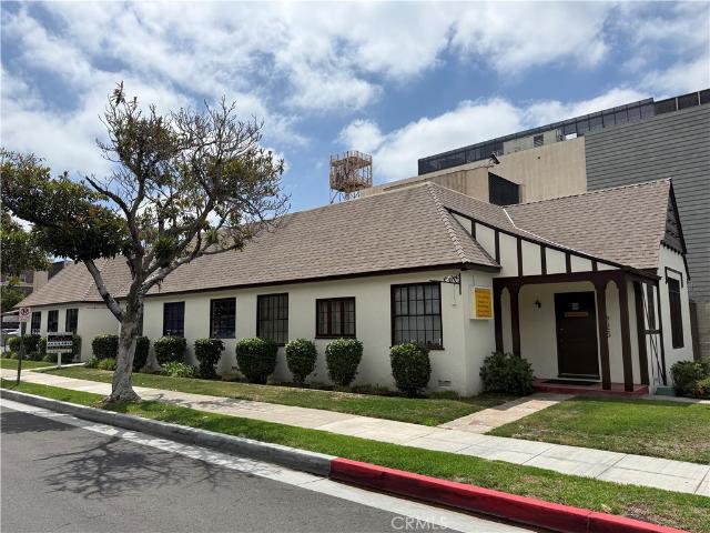 220 W Cypress