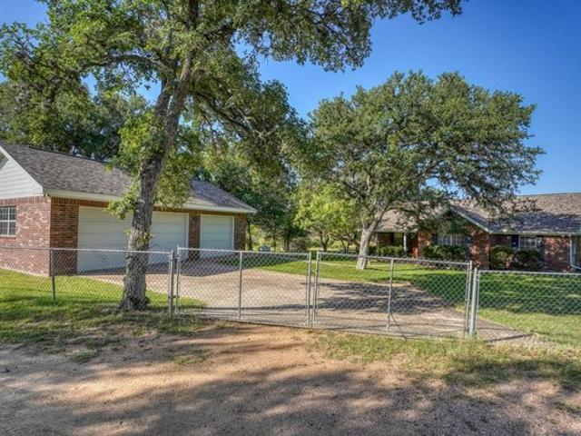 220 W Lakecrest Dr, Bluffton, TX 78607