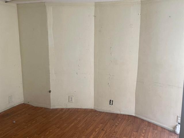 220 W Main St