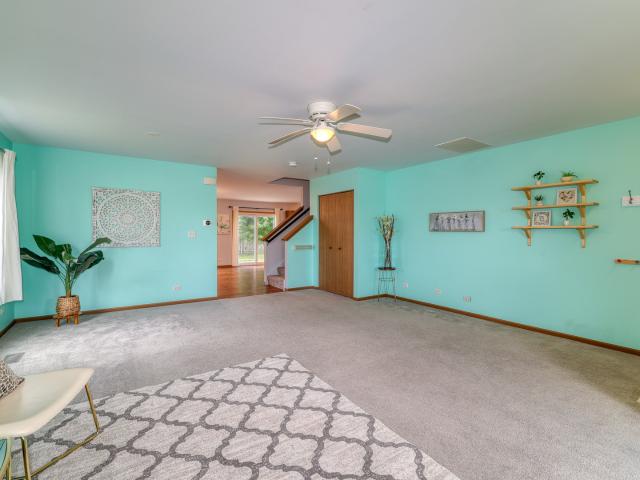 220 W Meadow Drive