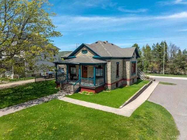 220 W Munising Ave, Munising, MI 49862