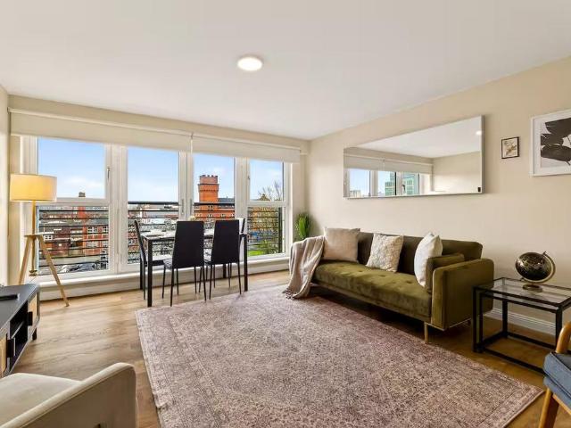 220 Wallace Street, G5 2 bed flat to rent £1,550 pcm £358 pw