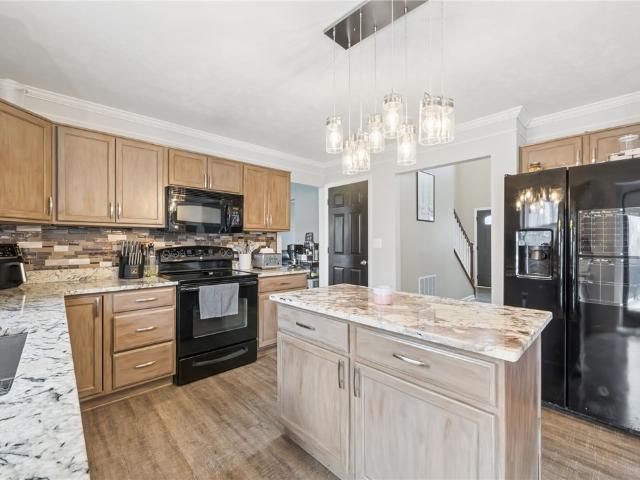 220 Williamsburg Dr
