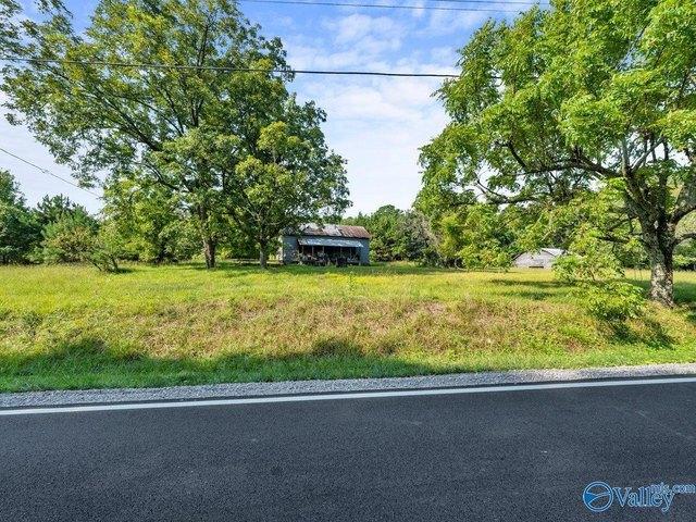 220 Telephone Tower Rd, Laceys Spring, AL 35754