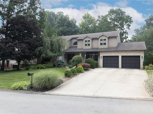 220 Thornwood Dr, Butler, PA 16001