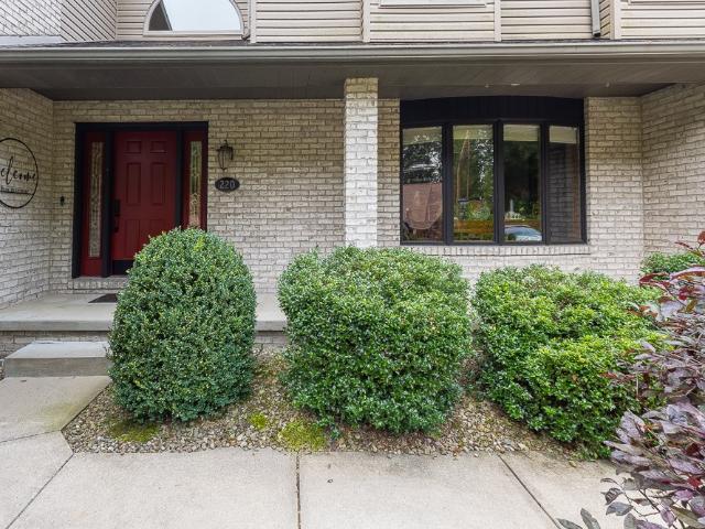 220 Thornwood Dr