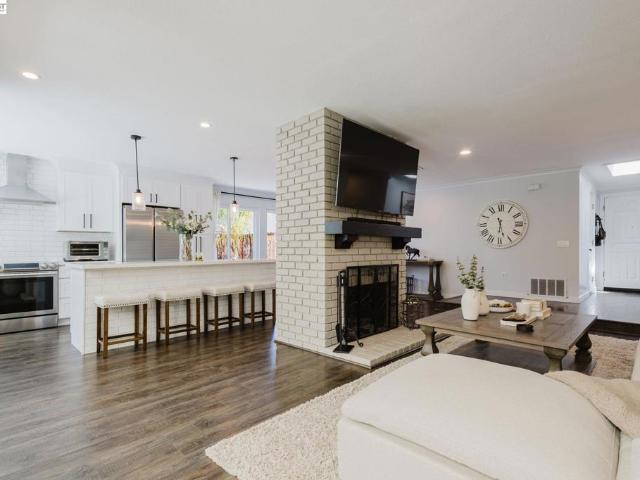 220 Yosemite Dr