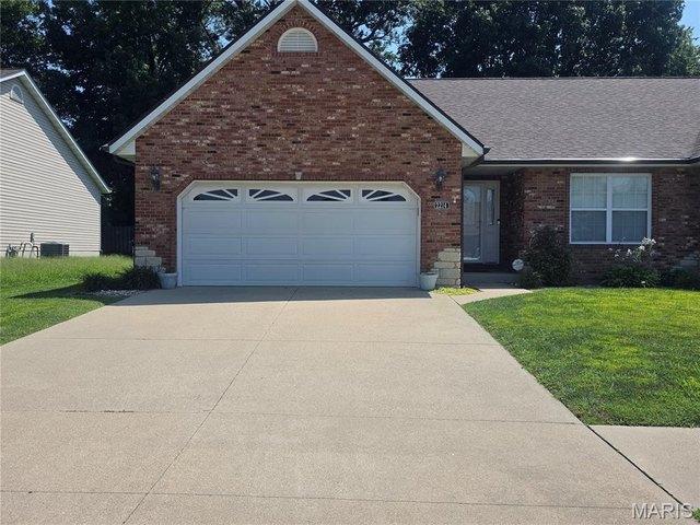 2214 Madero Dr, Shiloh, IL 62221