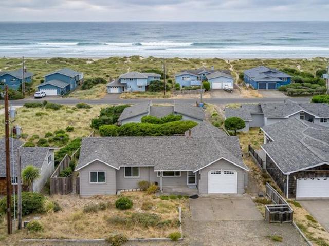2214 NW Convoy Way, Waldport, OR 97394