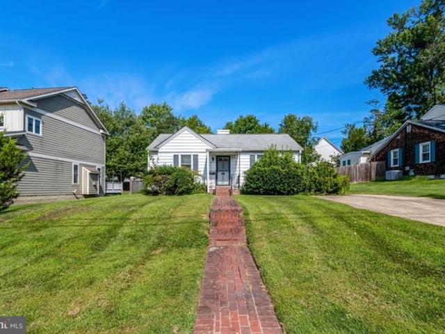 2214 Boxwood Dr, Falls Church, VA 22043