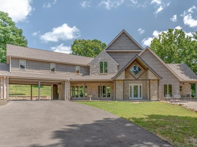2214 E Diamond Lake Dr, Horseshoe Bend, AR 72512