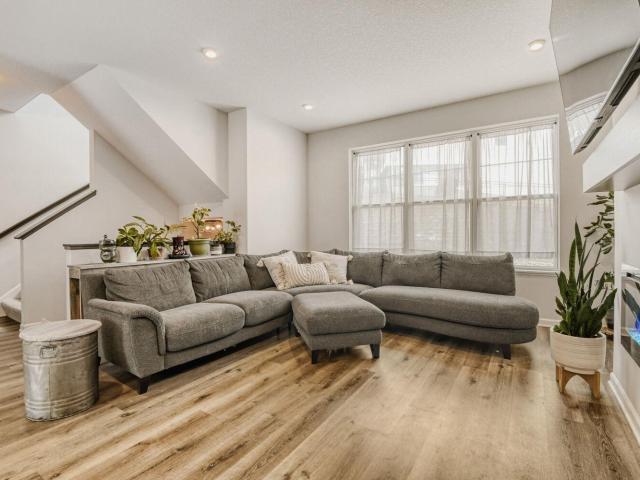 2214 Gateway Curve