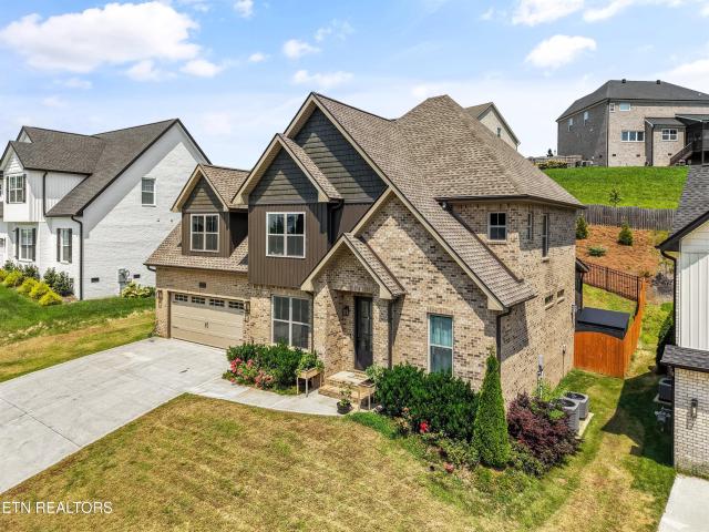 2214 Hickory Crest Lane