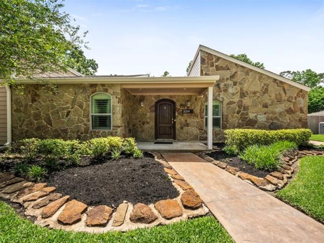 2214 Lakeville Dr, Kingwood, TX 77339