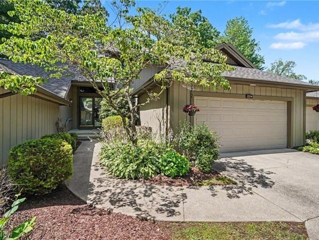 2214 Stone Creek Trl, Cuyahoga Falls, OH 44223
