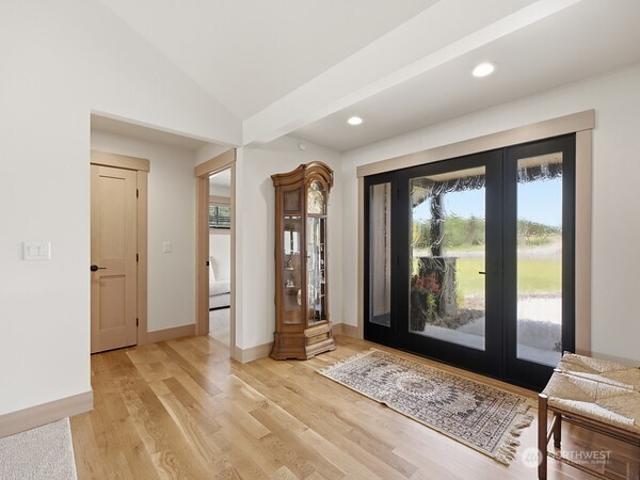 2214 SE 6th Street SE