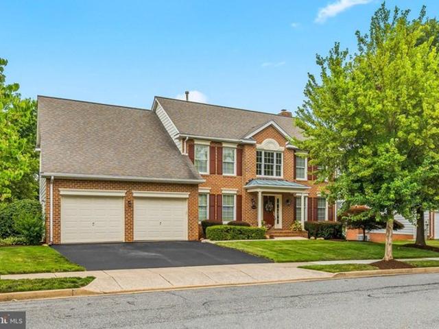 2214 W Greenleaf Dr, Frederick, MD 21702