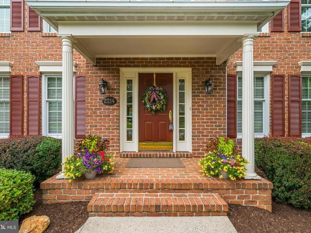 2214 W Greenleaf Drive