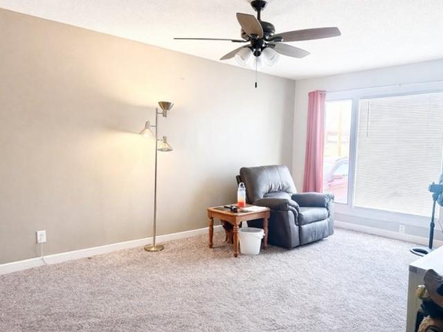 2215 N 5th Ave E, Newton, IA 50208