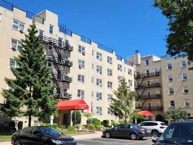 2215 N Central Rd #2E, Fort Lee, NJ 07024