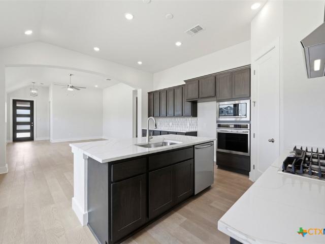 2215 Altiplano