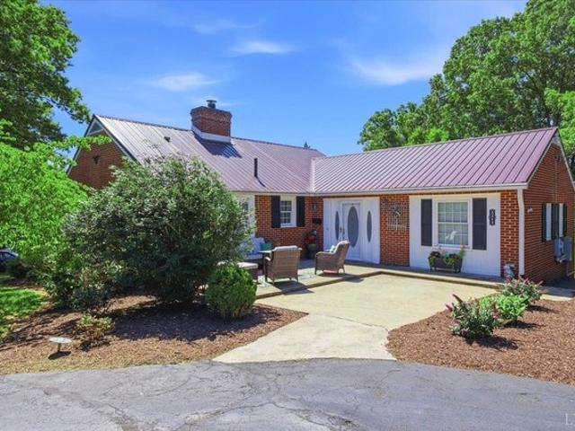 2215 Beverly Hts, Altavista, VA 24517