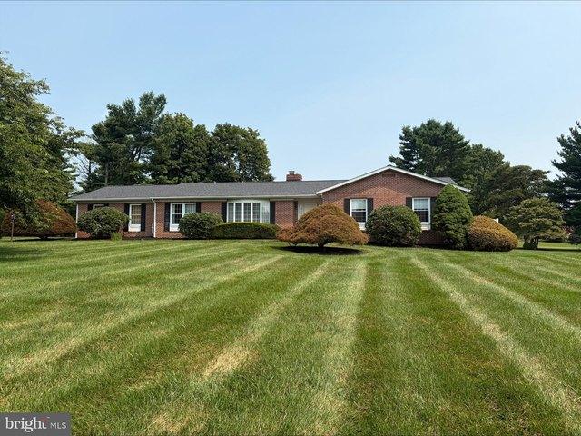 2215 Cherokee Dr, Westminster, MD 21157