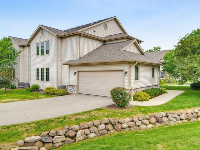 2215 Circle Ridge Dr Unit B, Delafield, WI 53018