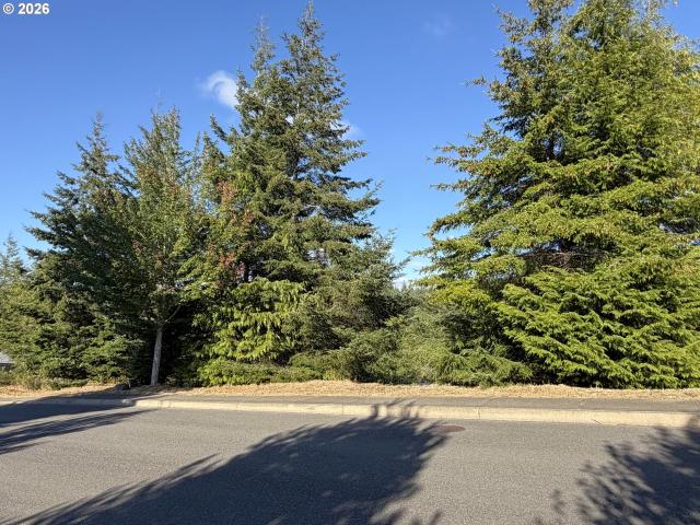 2215 Forest Hills Dr