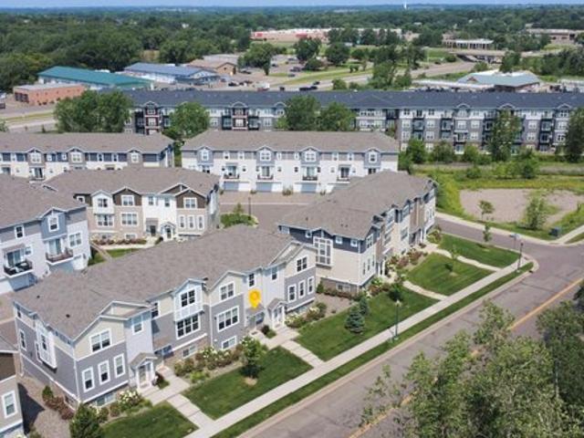 2215 Gateway Hill Rd N, North Saint Paul, MN 55109