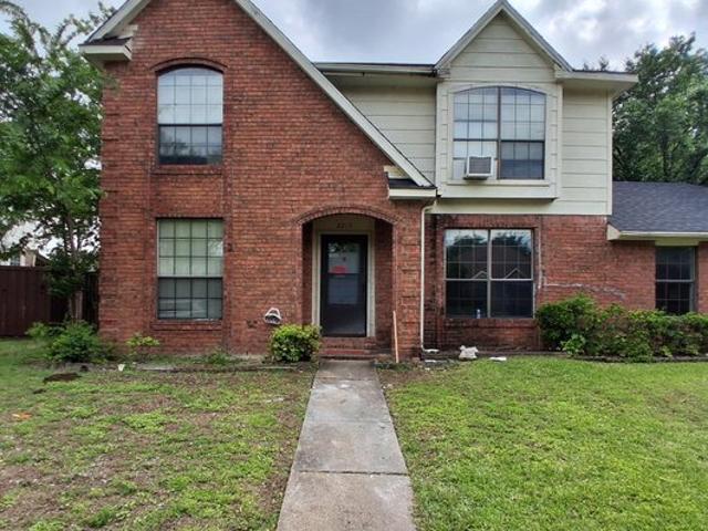 2215 Stillwater Dr, Mesquite, TX 75181