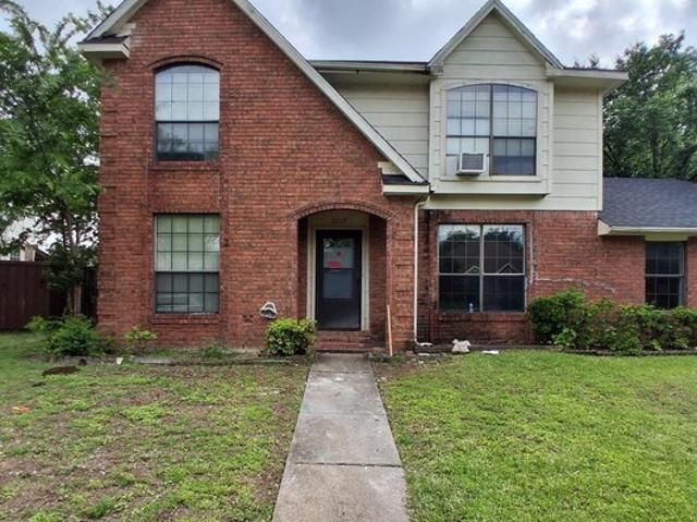 2215 Stillwater Dr, Mesquite, TX 75181