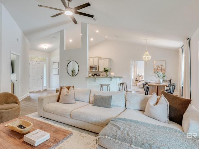 2215 W Fernwood Loop
