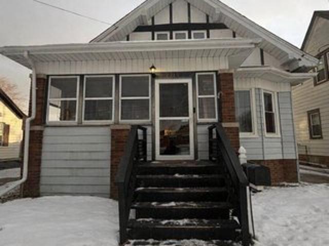 2215 W High St, Racine, WI 53404