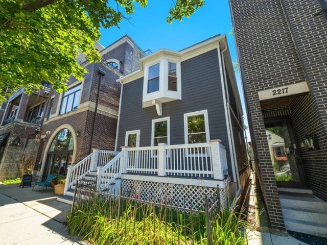 2215 W Roscoe St, Chicago, IL 60618