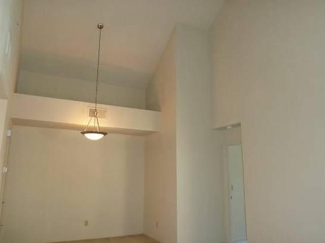 $2215 / 1br 743ft² Large Patio/Private Garage+Parking in a PET Friendly Community!