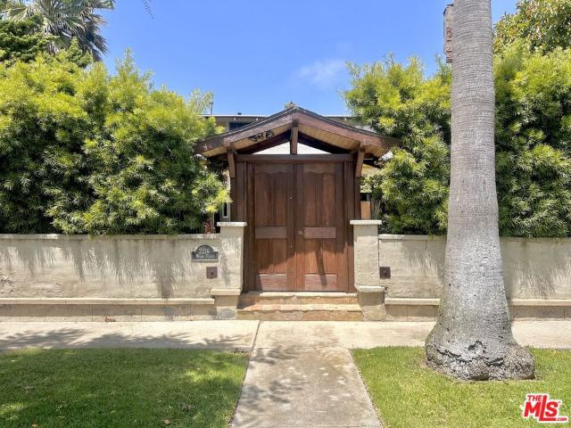 2216 Meade Place